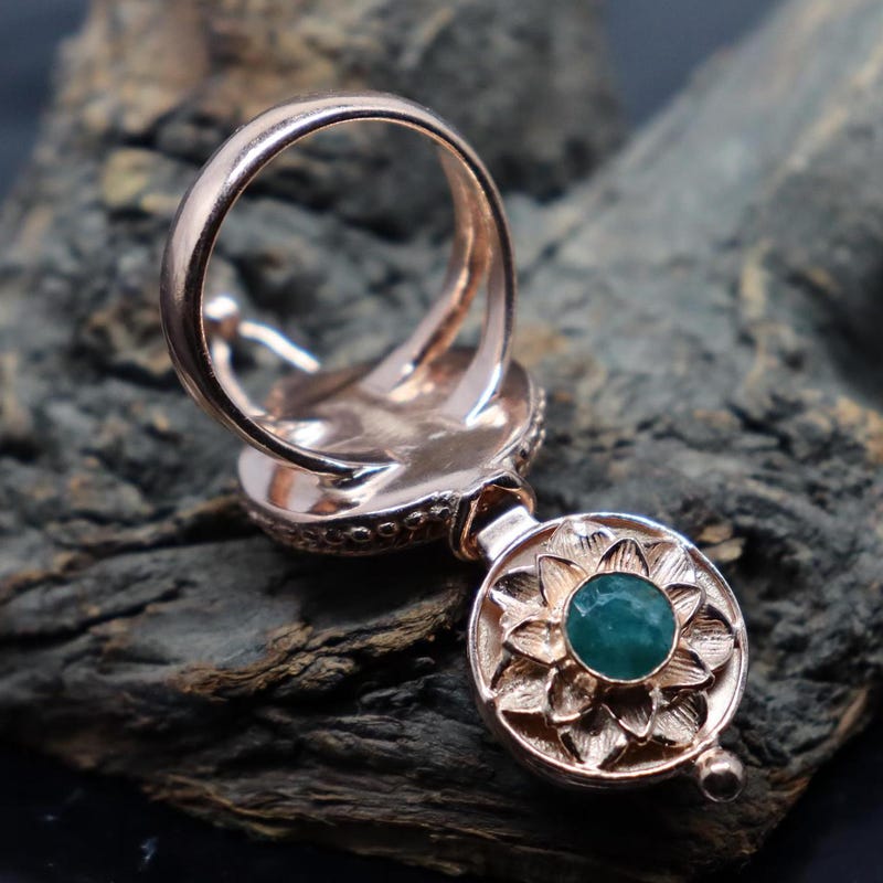 Emerald Lotus Ring - Etsy