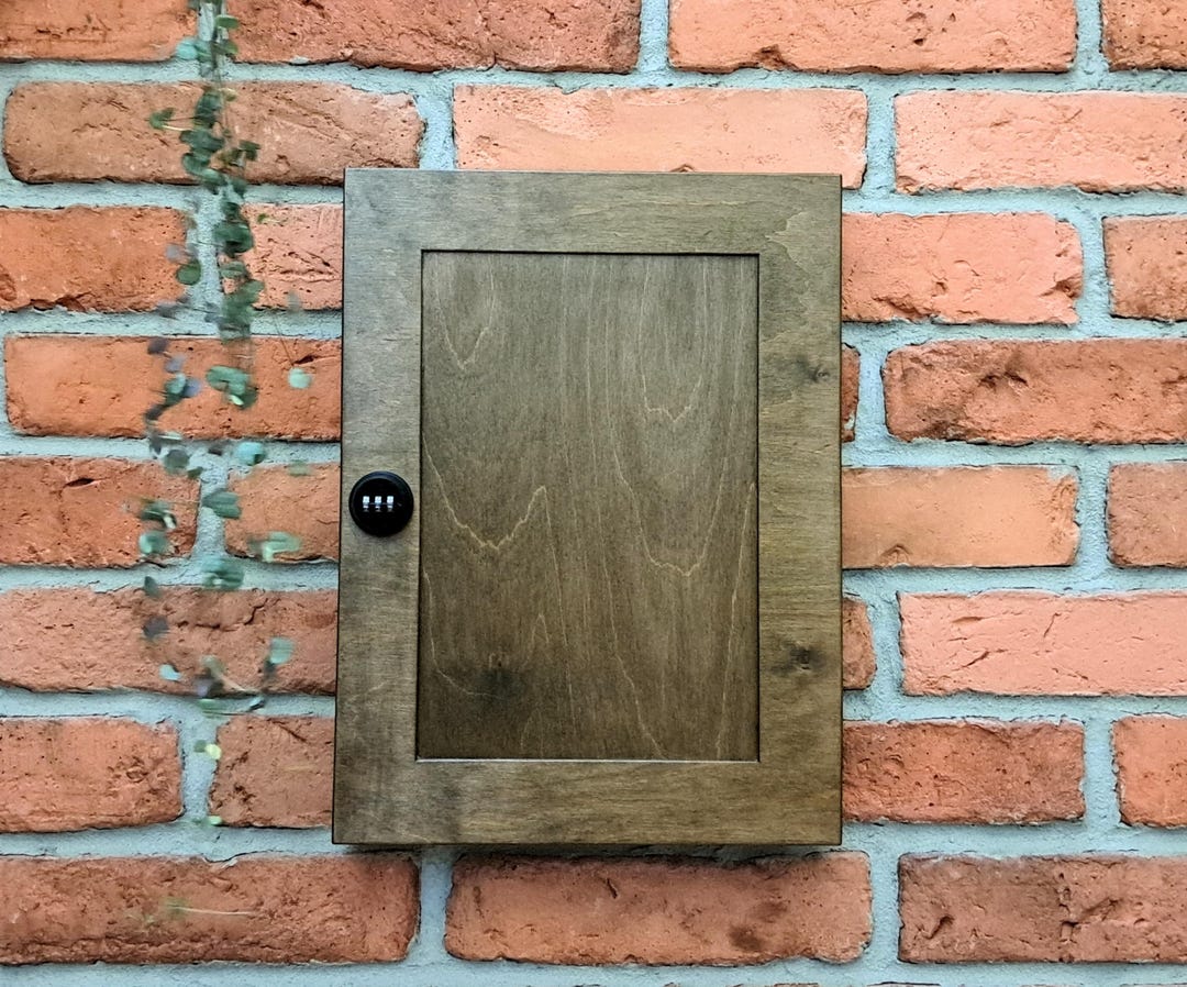 Natural Wooden Family Key Box Shutters, Digital Lock, Hanging Key Box ...