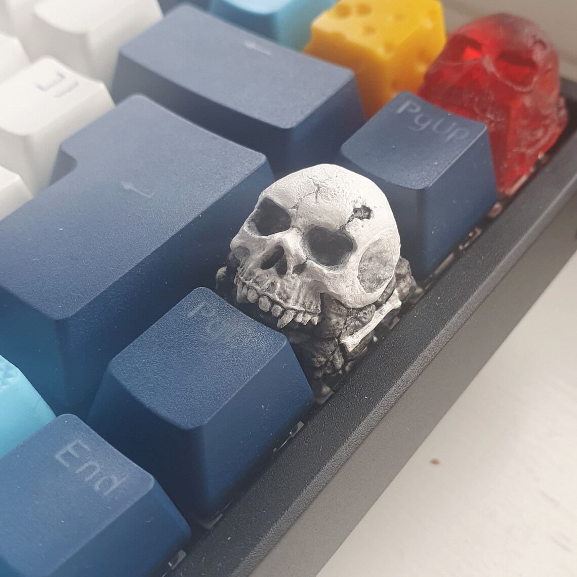 Keycap Skull & Bones Artisan Keycap - Etsy