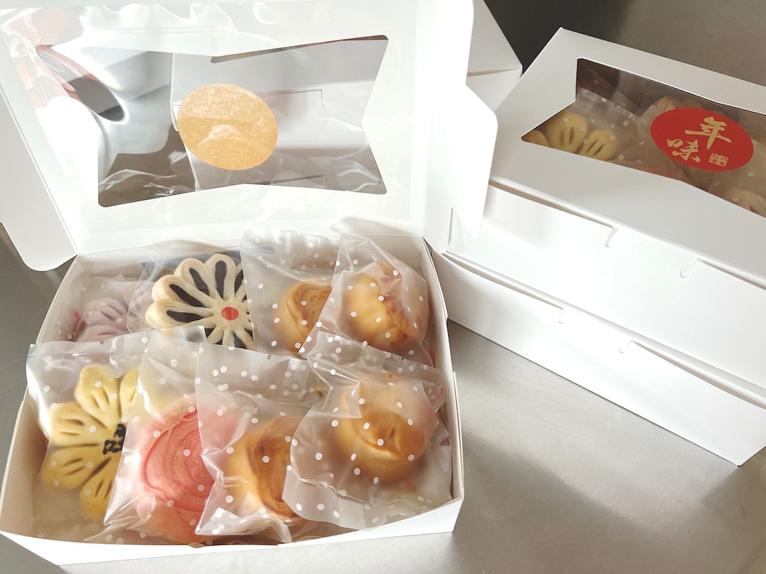Sampler Box, 8pc Assortment, 4pc Asian Pastries & 4pc Mooncakes, Mid ...