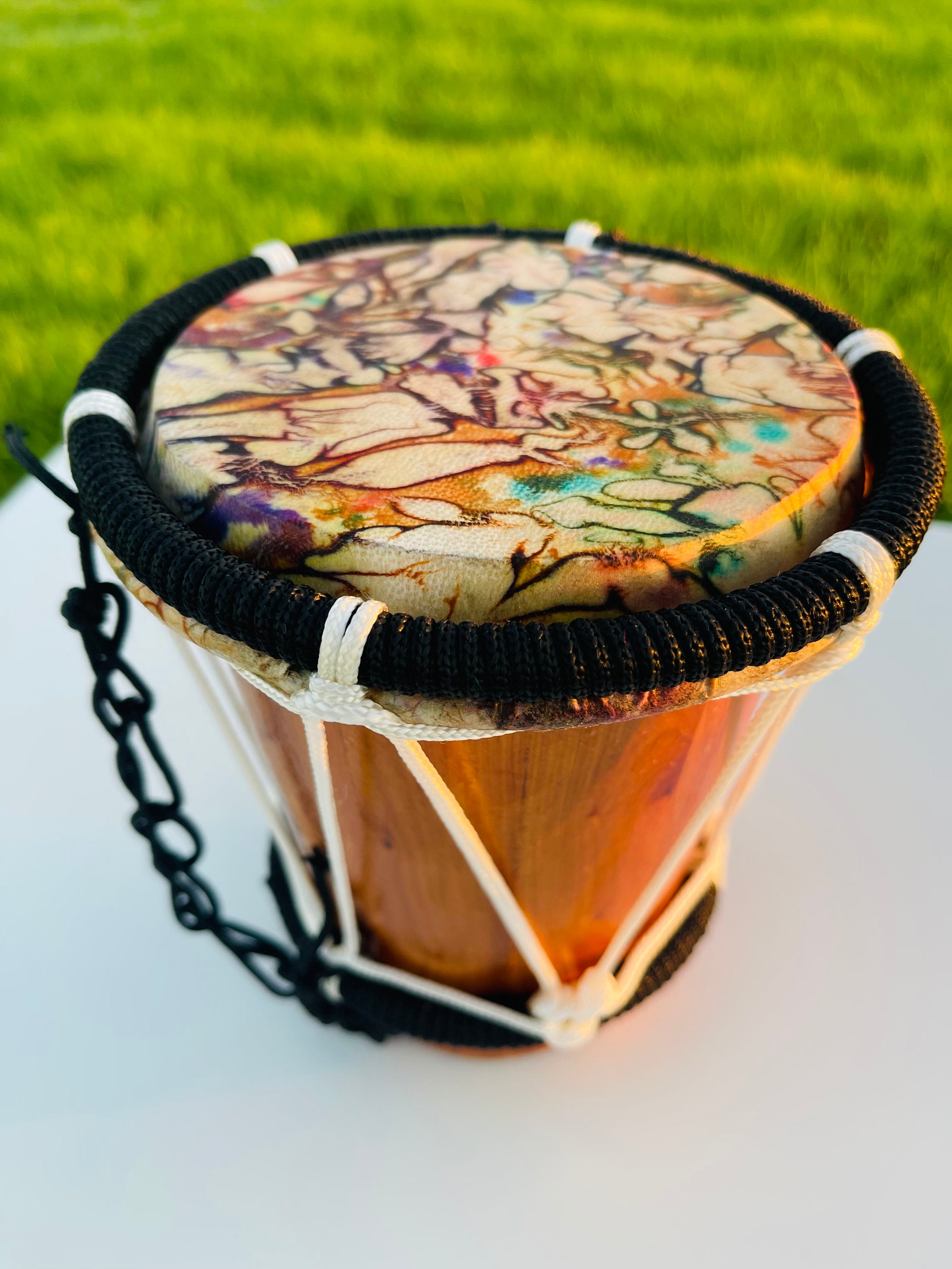 Tambour djemb marocain élégant fabriqué à la main - Un ajout unique à ...