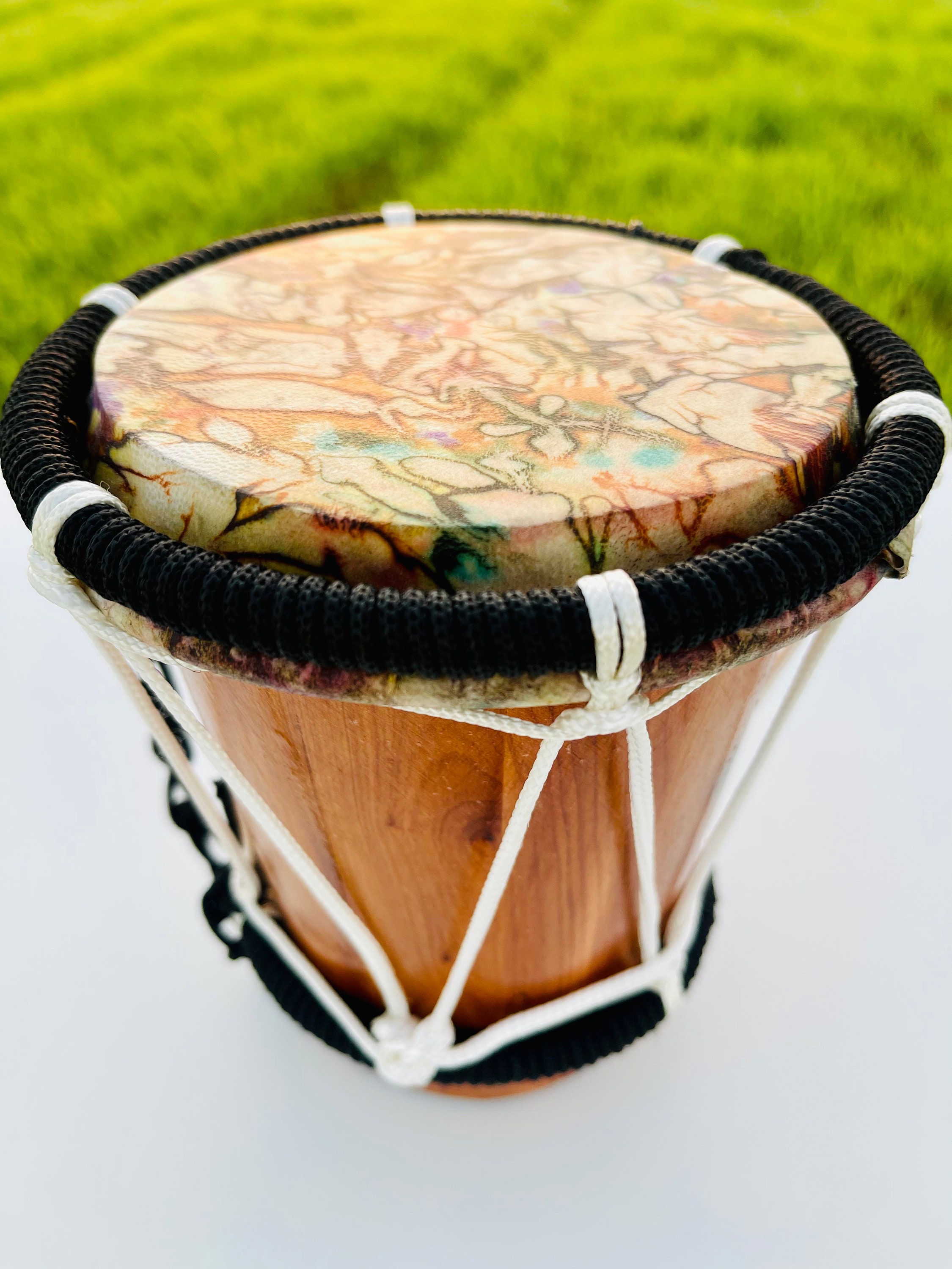 Tambour djemb marocain élégant fabriqué à la main - Un ajout unique à ...