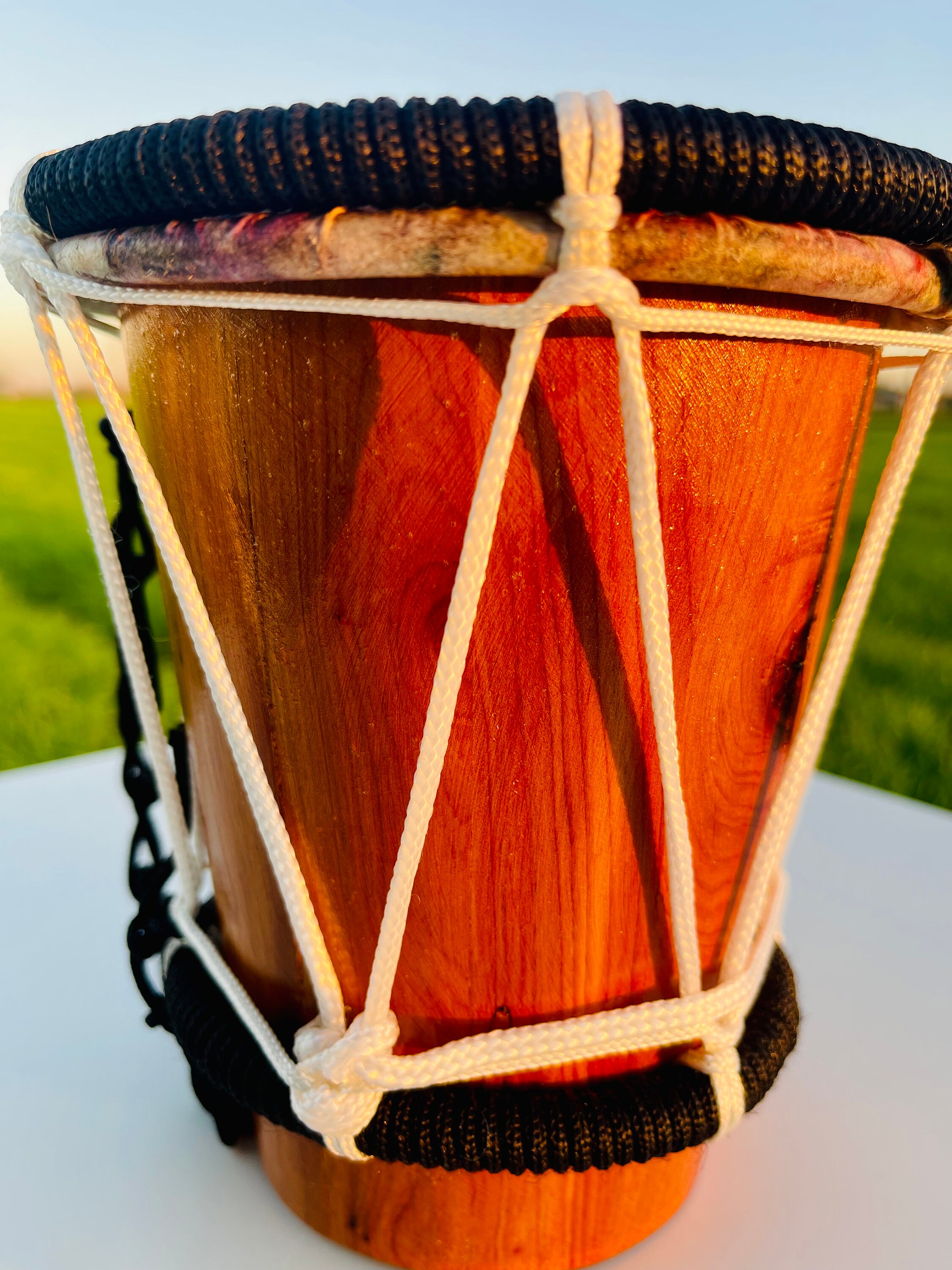 Tambour djemb marocain élégant fabriqué à la main - Un ajout unique à ...