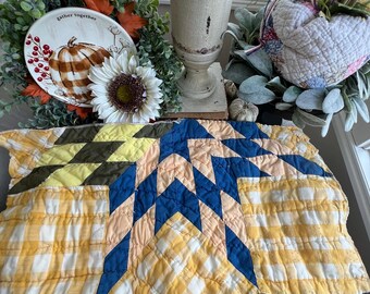 Vintage Quilt Square Handmade Feedsack Print Dresden Plate Cutter Quilt ...