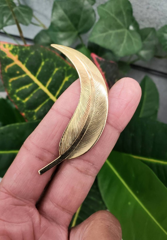 Vintage lightweight leaf pin - Gem