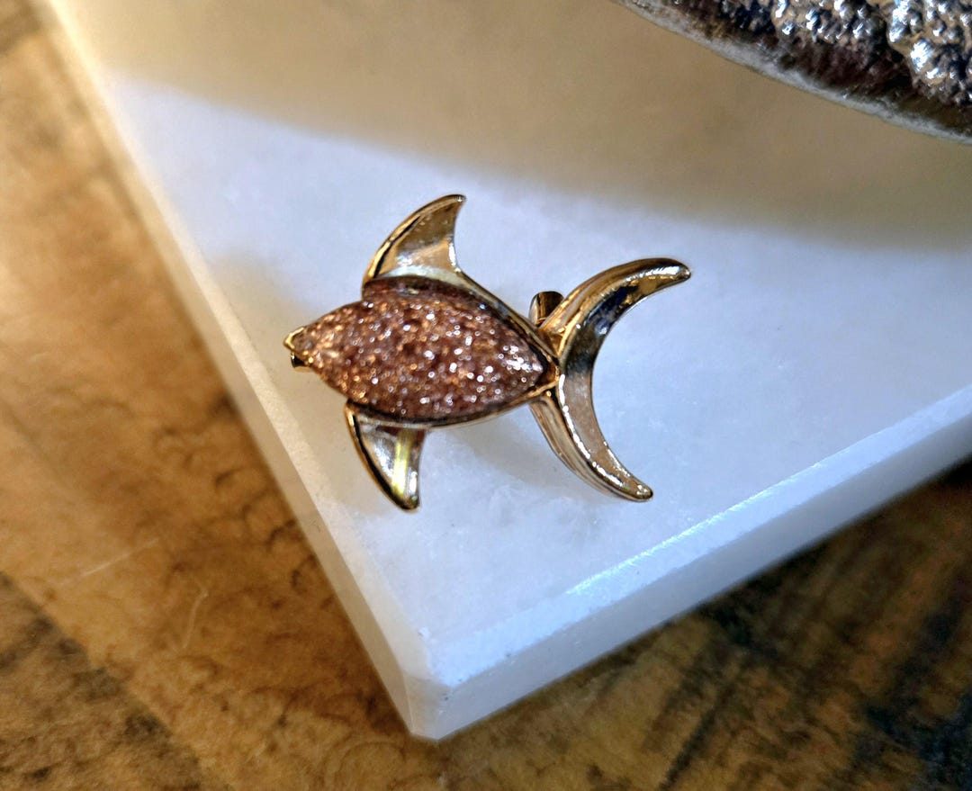 Small Vintage Goldstone Jelly Belly Fish Brooch Pin - Etsy