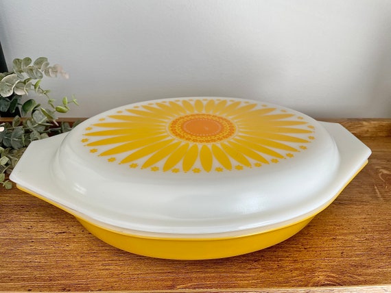 Vintage Pyrex Daisy Pattern 1 and 1/2 Quart Oval Divided | Etsy