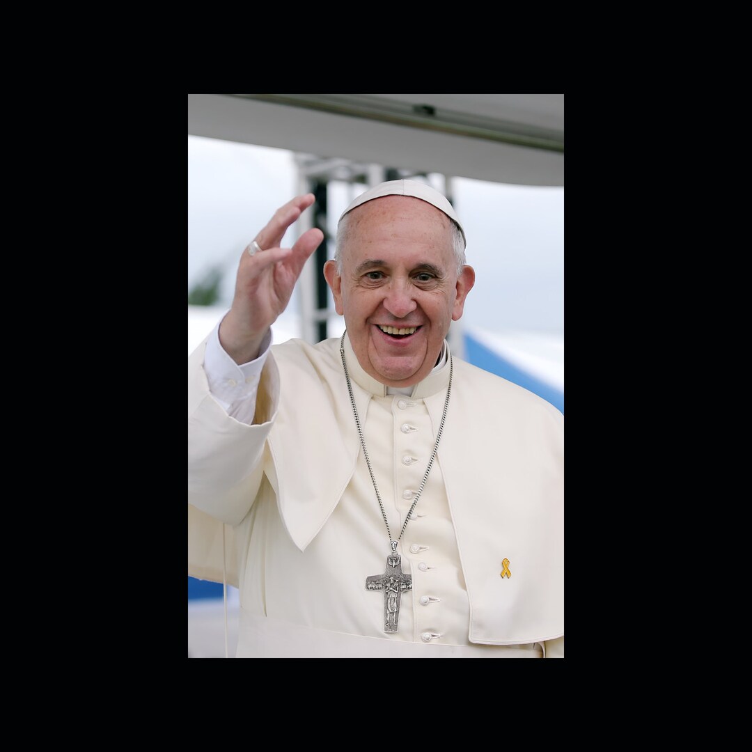 Pope Francis Jorge Bergoglio Portrait Waving Vatican Art Photo Poster ...