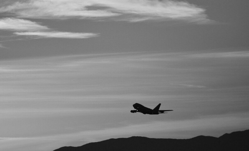 Sunset Boeing 747 Jet Takeoff Sunset Mountains Photo Poster Print B&W ...