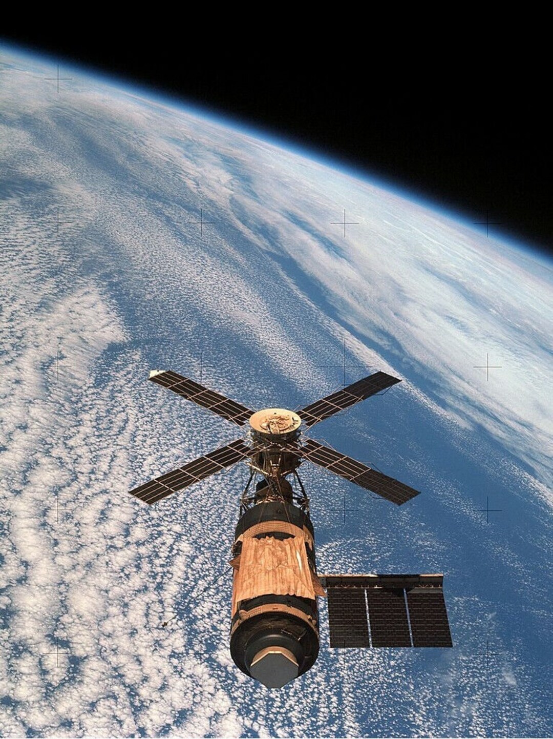 Skylab Space Station in Earth Orbit Horizon 1974 Space Photo Poster Art ...