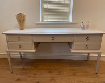 Spray Painted White Stag Minstrel Dressing Table Set With Triple Mirror ...