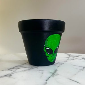 Alien Plant Pot, Aliens, UFO Flowerpot, Space Decor, Halloween Planters ...