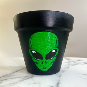 Alien Plant Pot, Aliens, UFO Flowerpot, Space Decor, Halloween Planters ...