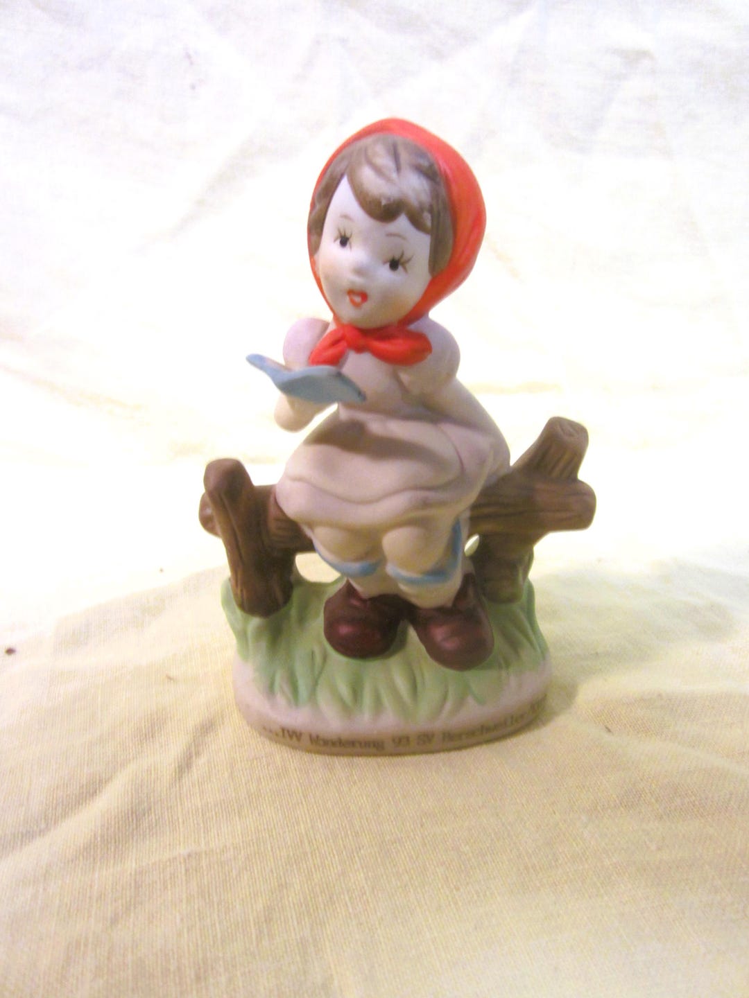Vtg 1993 Handgemalt Porcelain Figurine, Girl Sitting on Fence Reading ...