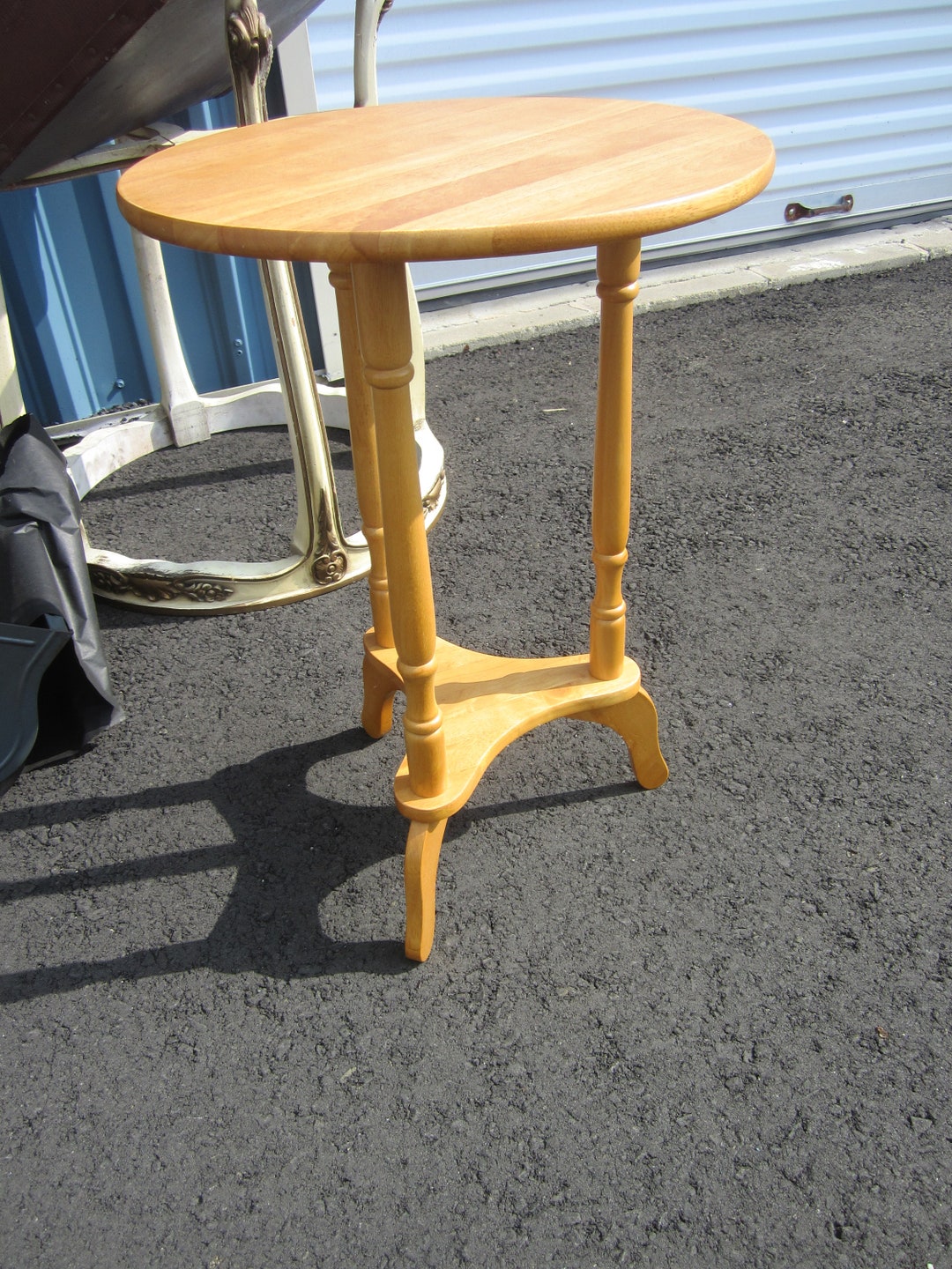 Vtg Small Round Pedestal Table, 3 Legs, Lt Oak Stain - Etsy