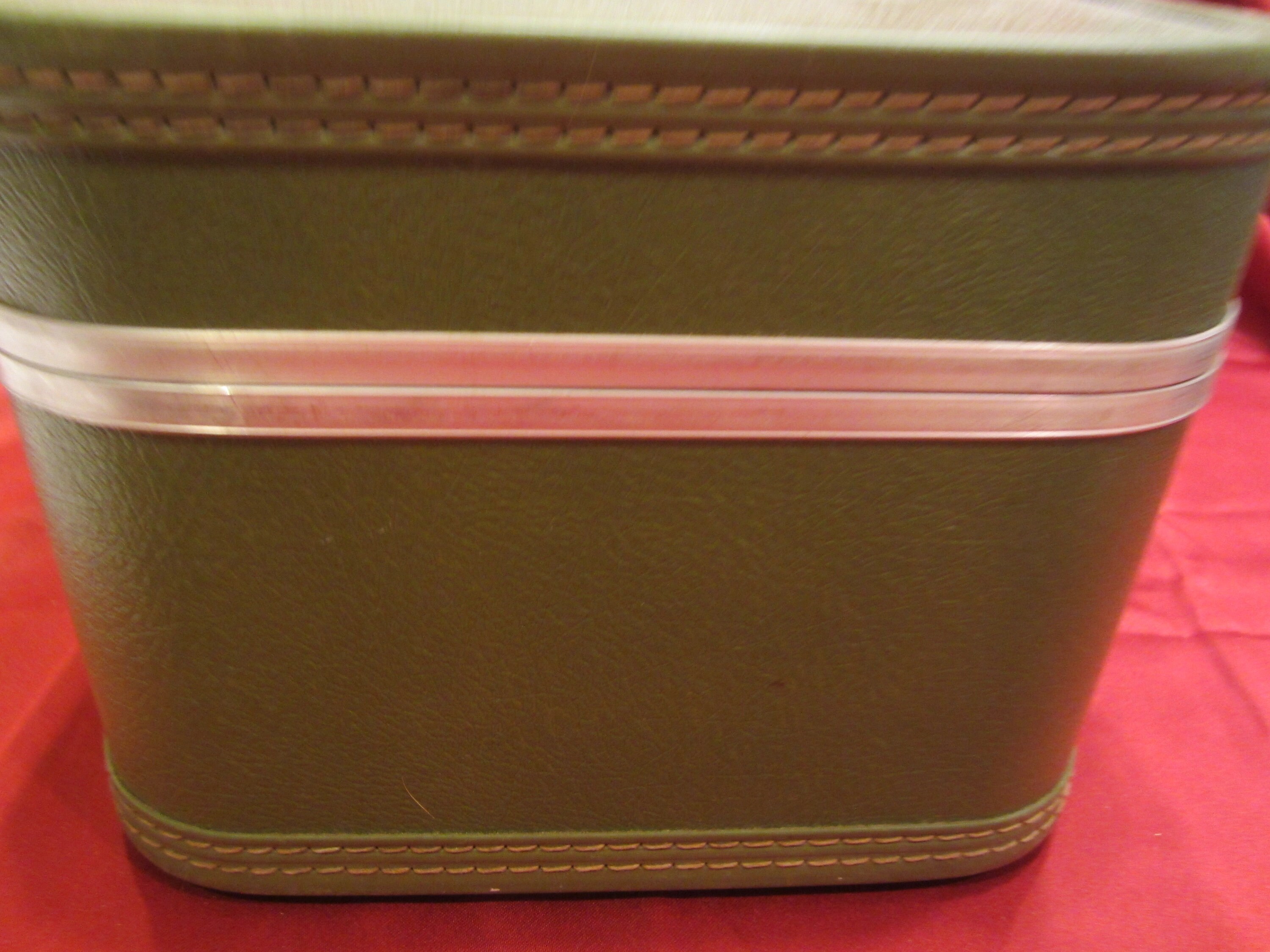 VTG 60'S GREEN TRAIN Case, Hard Case W/metal Accents, Green Plastic ...
