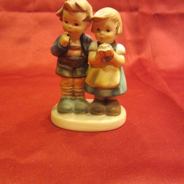 Goebel Figurine Boy and a Girl With a Flower Bouquet Flower - Etsy
