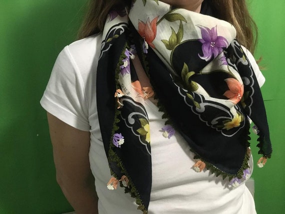 Traditional Turkish scarf with Oya flowers. Vintage s… - Gem