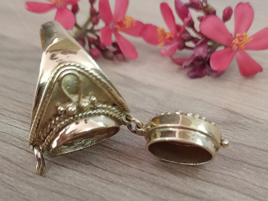 Wedding Ring, Topaz Poison Ring, Pill Box Ring, Hidden Box Ring ...