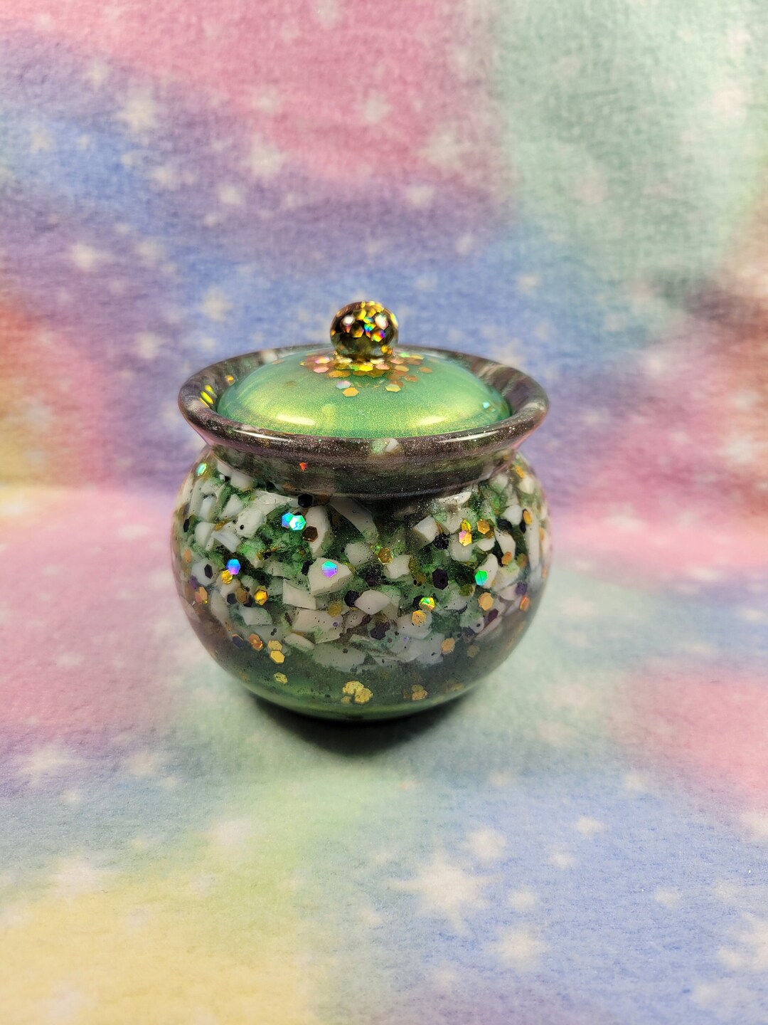 Storage Dish With Lid. Grn/wh Glass Chips. Color Shift. Gold Stars ...