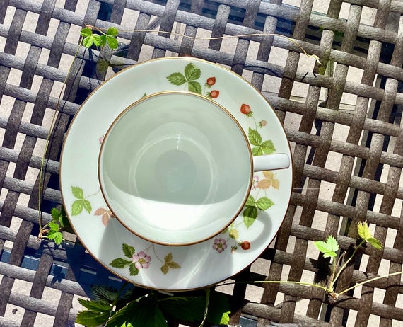 Wedgwood Bone China Wild Strawberry Cup and Saucer Wedgwood - Etsy