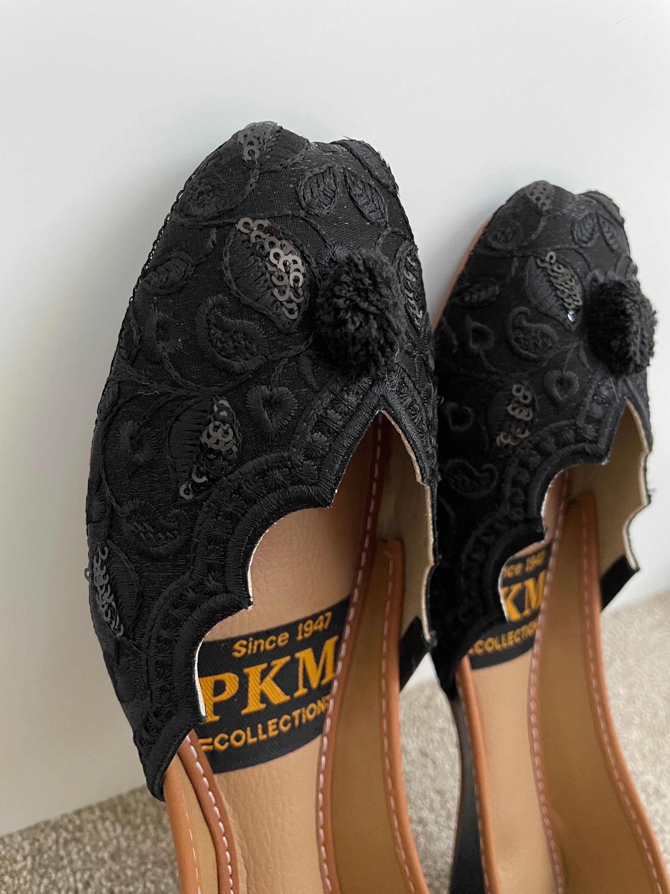 Black Embroidered Traditional Khussa Womens Leather Jutti Pakistani ...