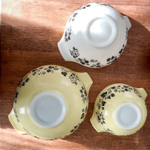 Vintage Yellow, Black, and White Pyrex Gooseberry Pattern Cinderella ...