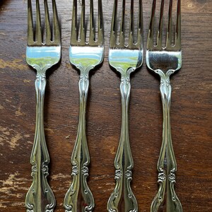 Oneida Adalyn Flatware, 18/10 Stainless, 6 Piece Settings for 4 (minus ...