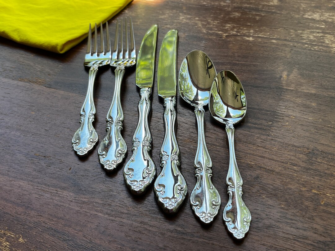Oneida Adalyn Flatware, 18/10 Stainless, 6 Piece Settings for 4 (minus ...