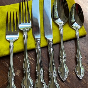 Oneida Adalyn Flatware, 18/10 Stainless, 6 Piece Settings for 4 (minus ...