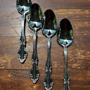 Oneida Adalyn Flatware, 18/10 Stainless, 6 Piece Settings for 4 (minus ...