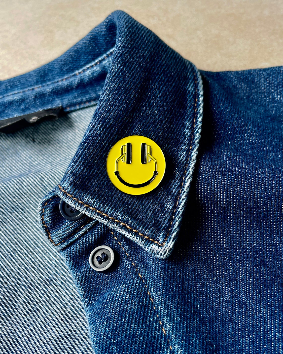 Smiley Face Headphones Pun Soft Enamel Pin - Yellow Lapel Badge New Fun ...