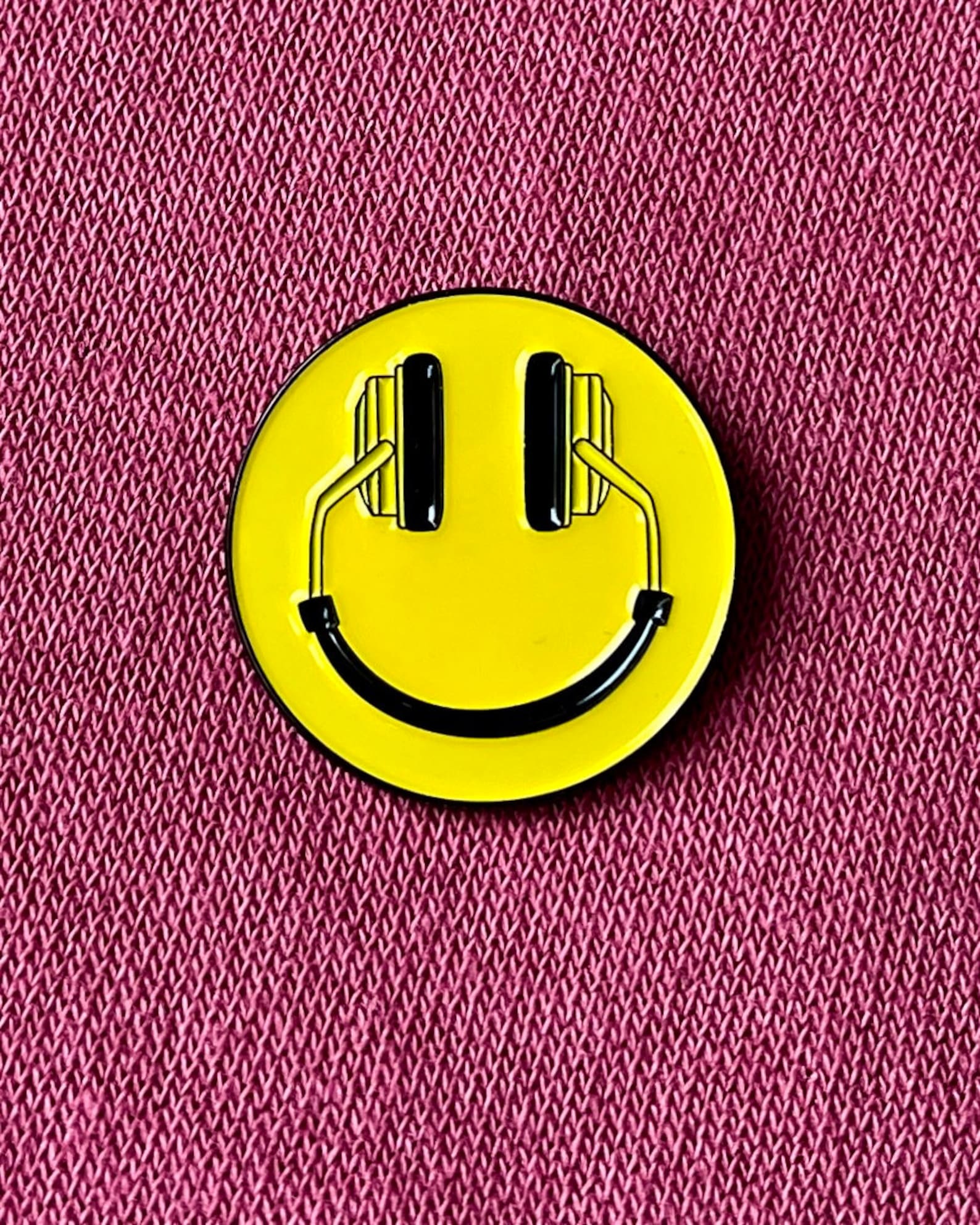 Smiley Face Headphones Pun Soft Enamel Pin - Yellow Lapel Badge New Fun ...