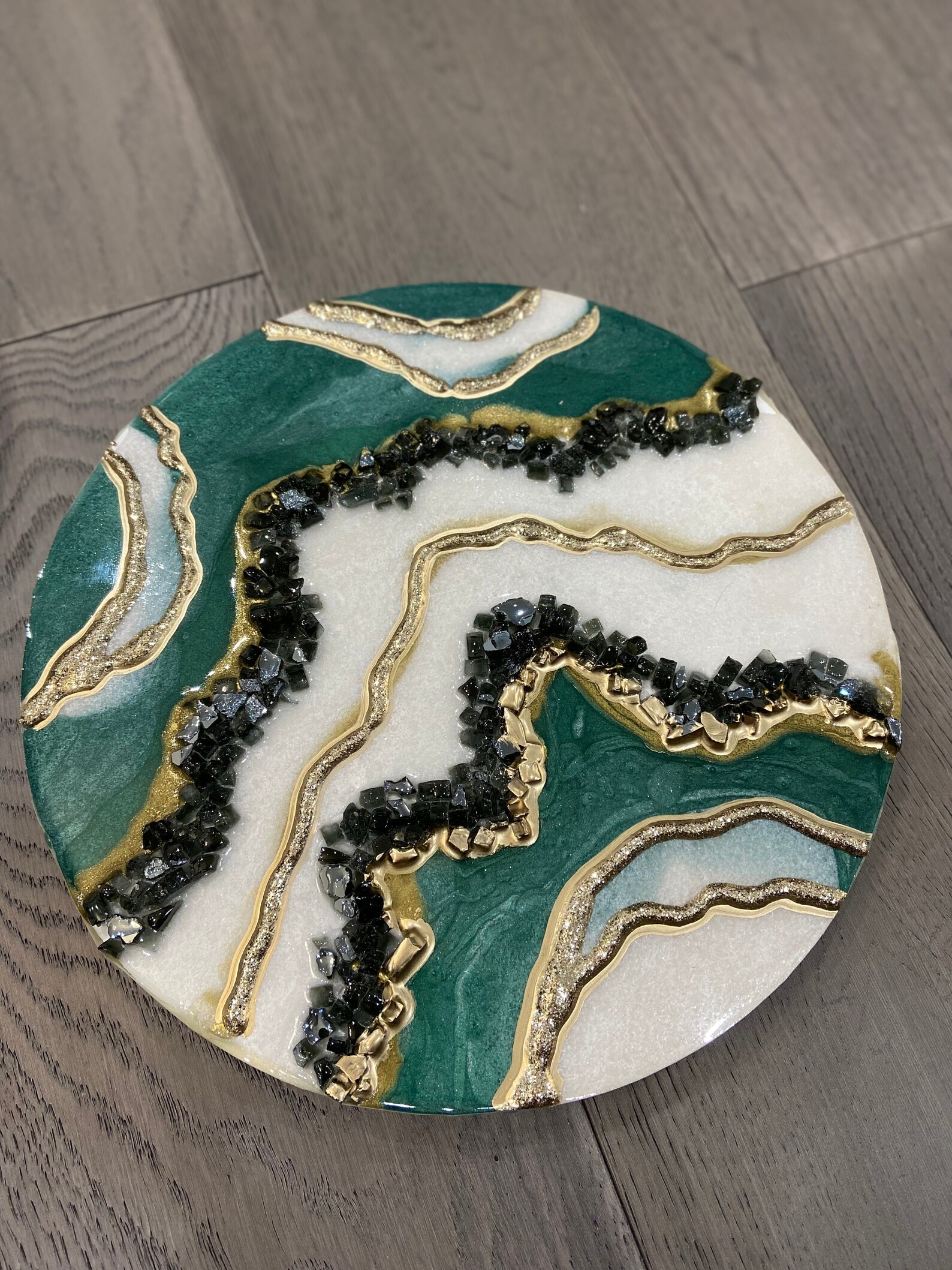 Emerald Green Geode Resin Wall Art: Crystal & Gold Decor - Etsy