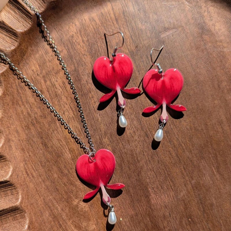 Bleeding Heart Necklace - Etsy