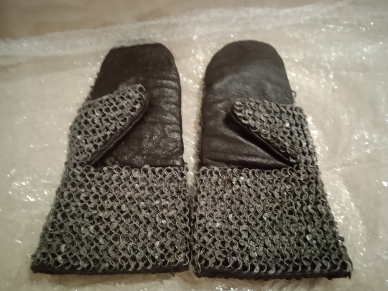 Viking Chainmail Gauntlets – Fully Riveted 8mm Round Ring Mittens for ...
