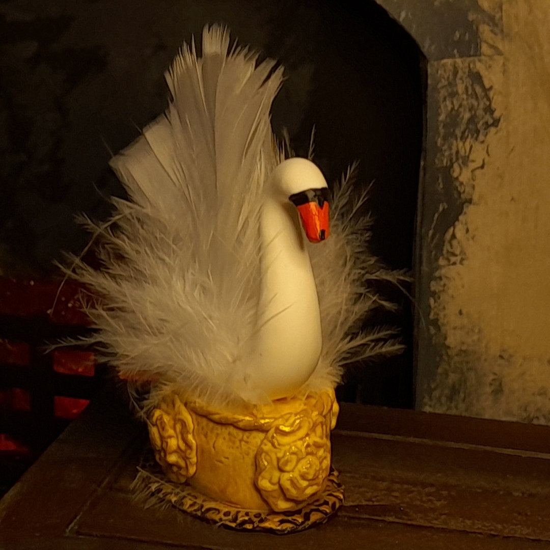 Miniature Tudor Swan Pie Gilded Banquet Pie Swan With Feathers - Etsy UK