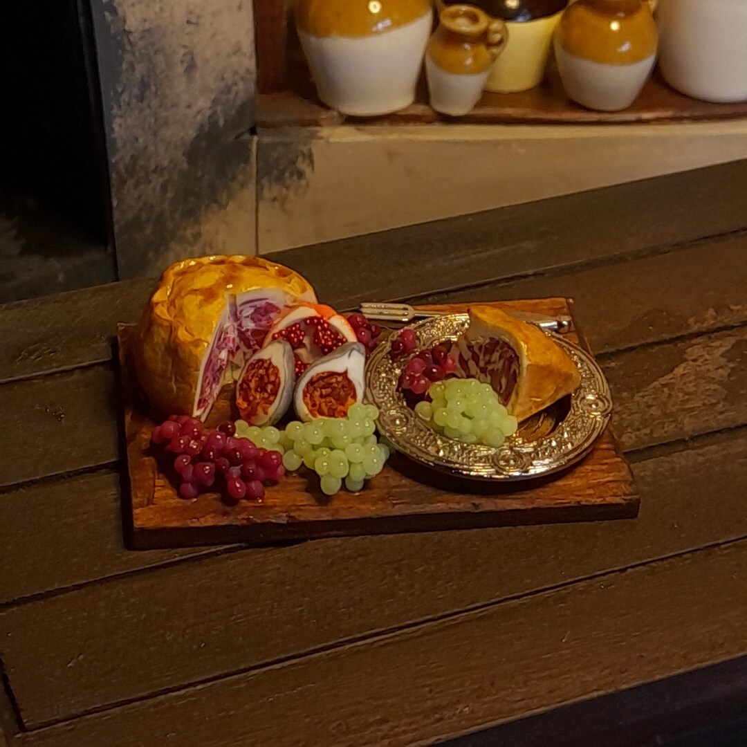 Miniature Tudor Raised Game Pie & Fruit Platter – 1:12 Scale Dolls ...