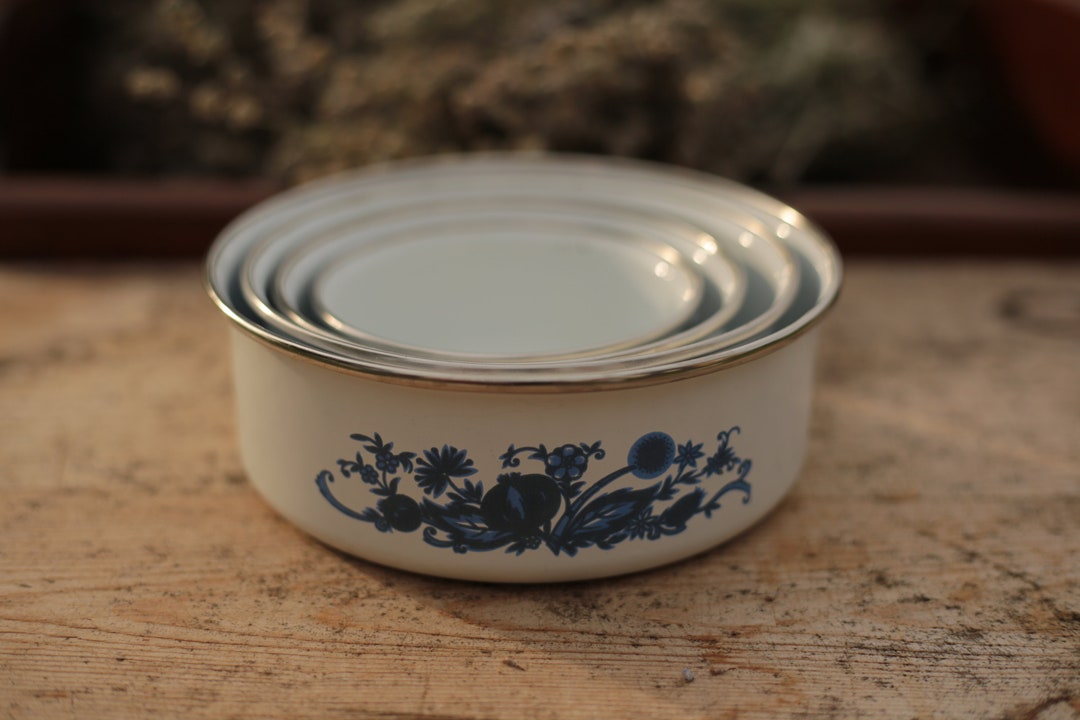 Set of 4 Nesting Rustic Enamel Bowls, Vintage White Bowls, Russian ...