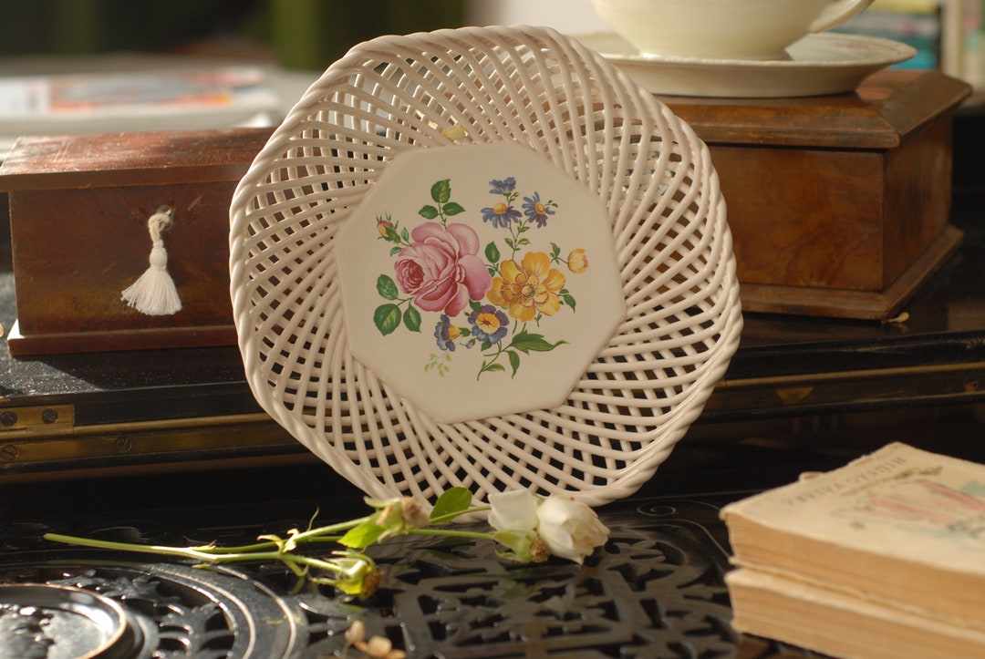 Stunning European Octagonal Shape Lattice Style Ceramic Fruit Bowl With ...