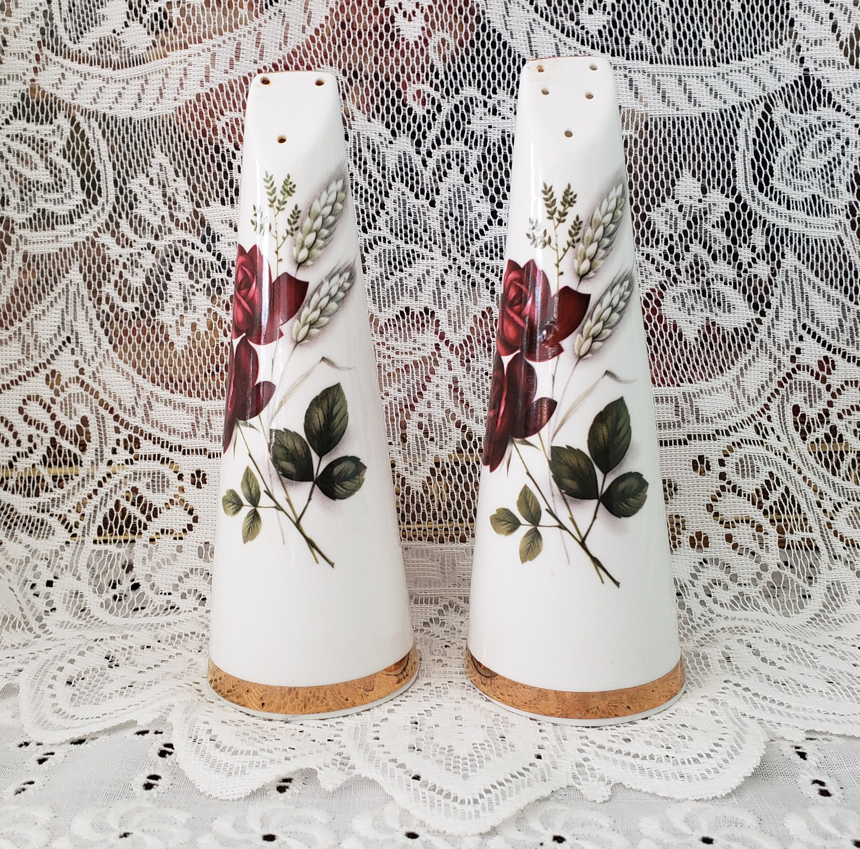 ROYAL STUART Fine Bone China Salt & Pepper Shakers Set Red - Etsy ROYAL STUART Fine Bone China Salt & Pepper Shakers Set Red - Etsy