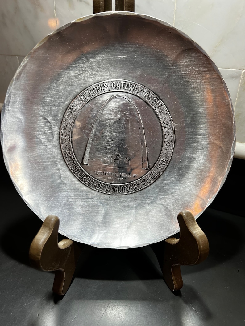 St. Louis Gateway Arch Plate 1962-1965 Wendell August Forge Pittsburgh ...