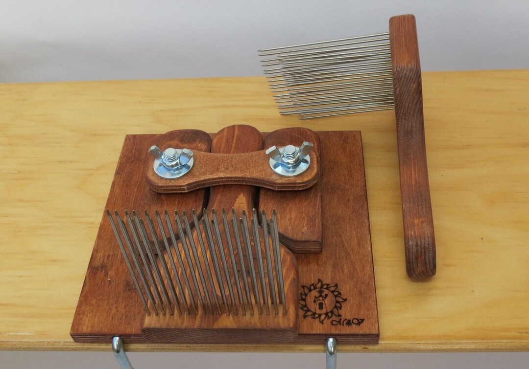 Brown Wool Combs for Fine Wool With Stand, Double Row, Two Hand Combs ...