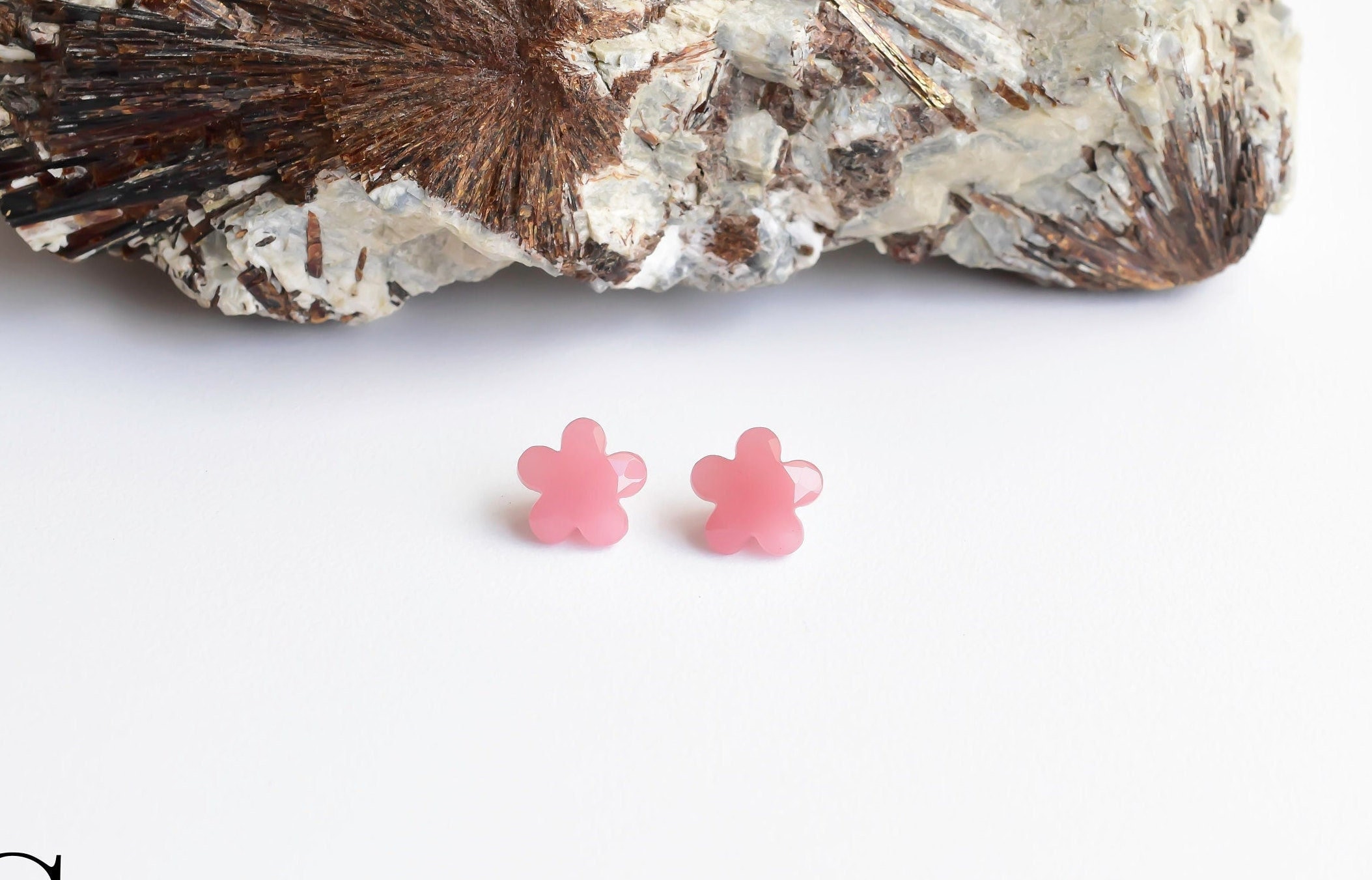 Guava Quartz Five Petal Flower Natural Gemstone Cut Stone 6 to 12 MM ...