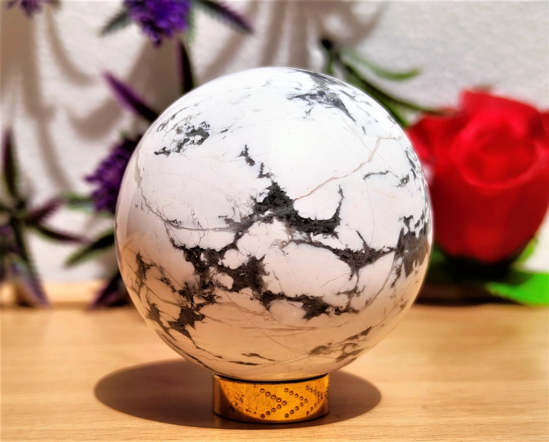 White Howlite Sphere: Natural Crystal Healing Stone (35-40mm) - Etsy