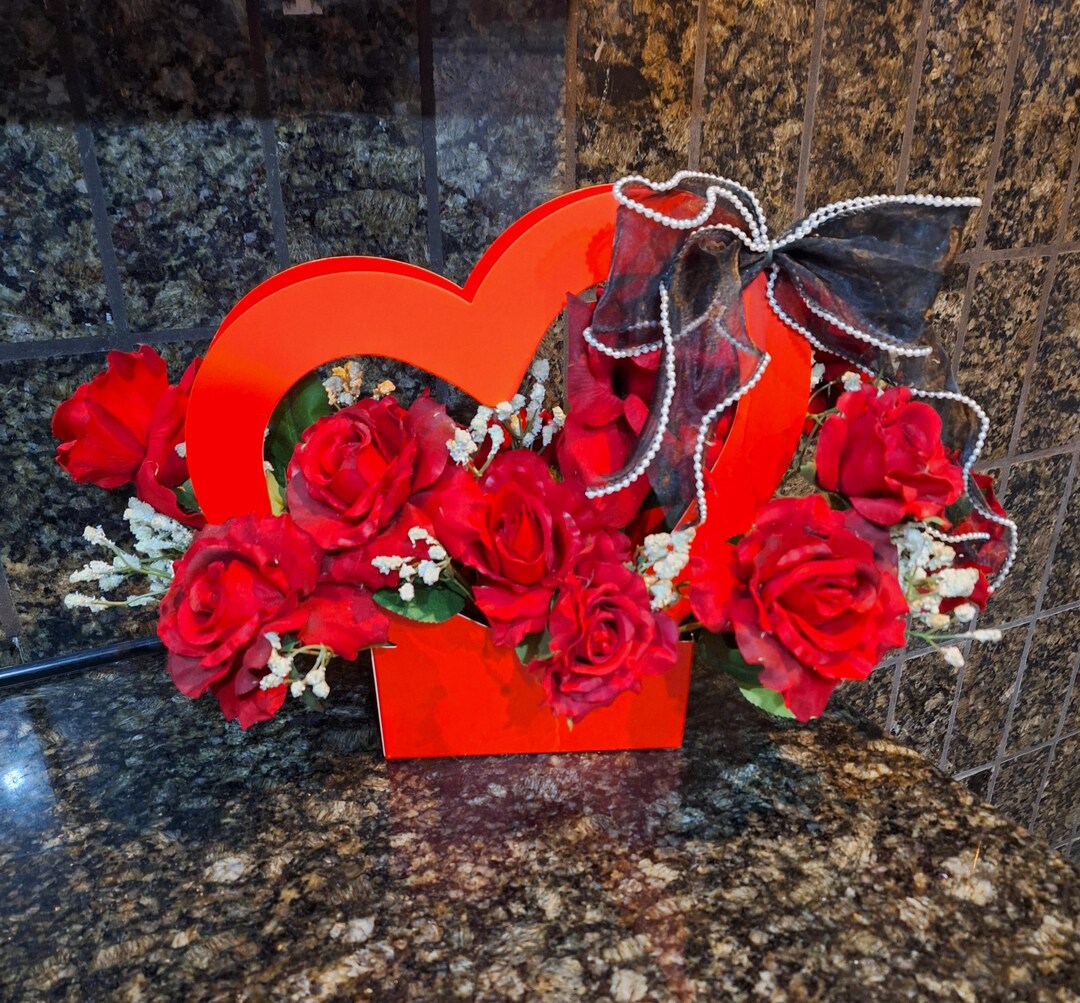 Valentines Day Red Rose Flower Box, A Dozen Red Roses, Luxury Silk Red ...