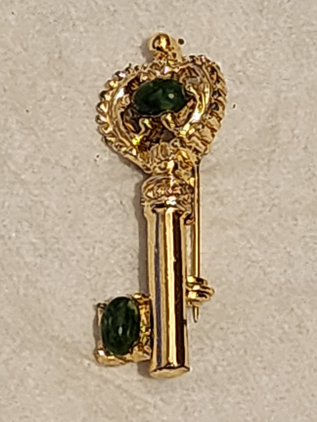Small Gold Tone Green Stone Key Brooch Pin Signed by Gerrys - Etsy