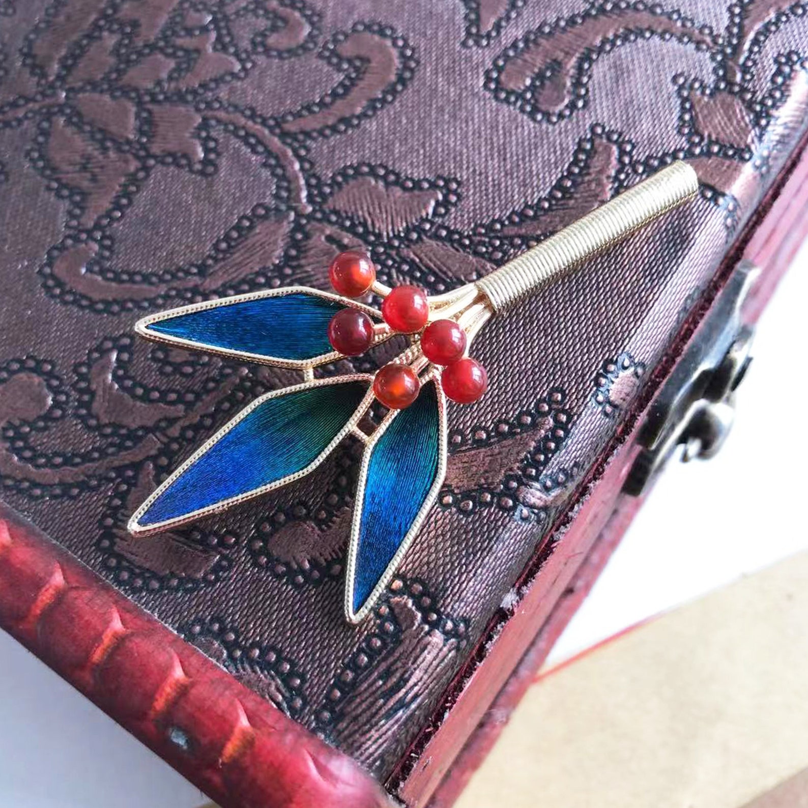 Kingfisher Craft Broochleaves and Red Berriespeacock - Etsy