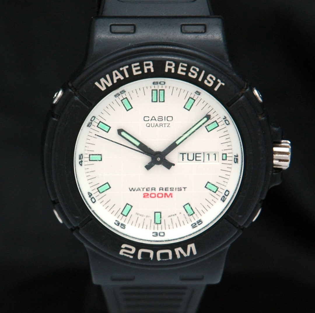 1985 CASIO Quartz 200M DIVER Watch White Dial 40mm Wristwatch 328 MQD ...