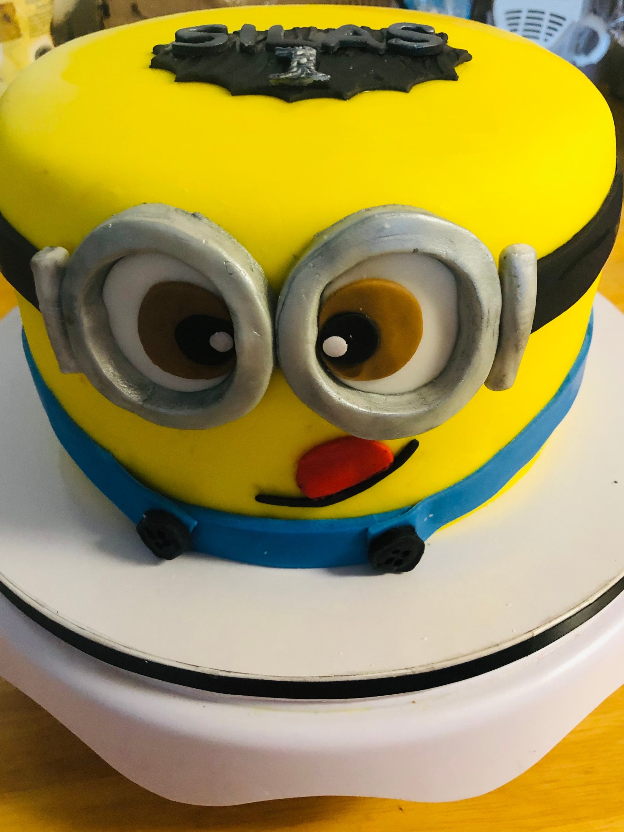 Simple Minion Cake